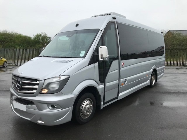 Dunfermline coach hire, Minibus hire, Dunfermline, Fife - Merlin Travel